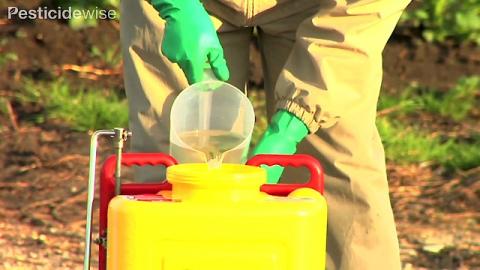 Cleaning your knapsack sprayer | Pesticidewise